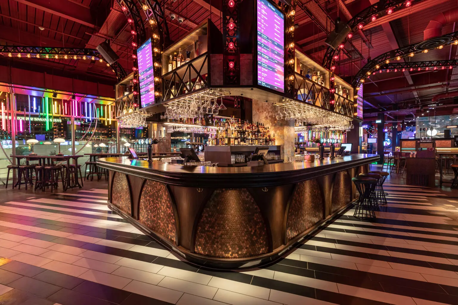 Puttshack - Bank - iVisit