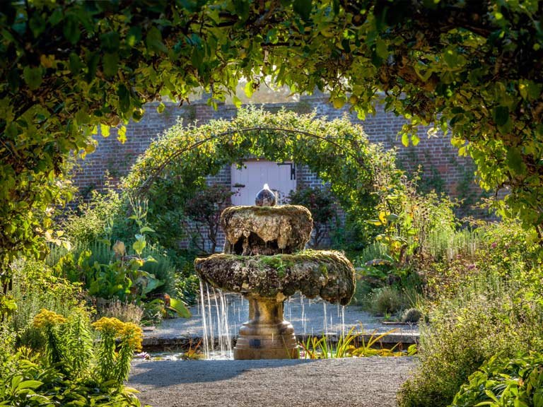 Highgrove Gardens - iVisit